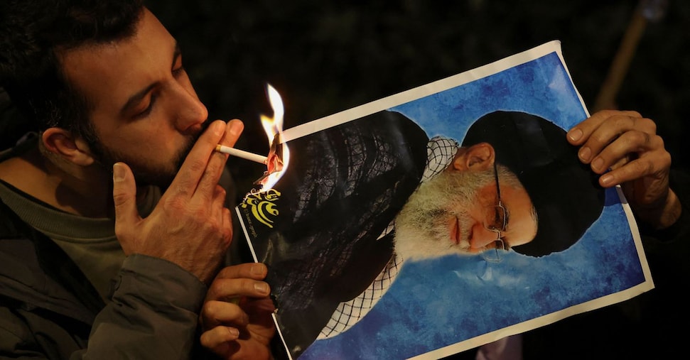 Trump Threatens 25% Tariff on Iran Trade - World Today Journal