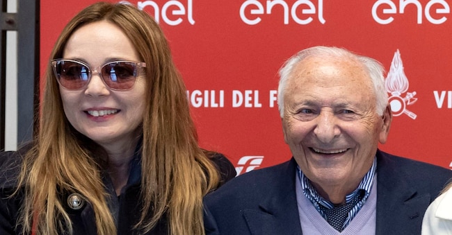 Sanremo, polemiche su Mogol in elicottero dei Vigili del fuoco ...