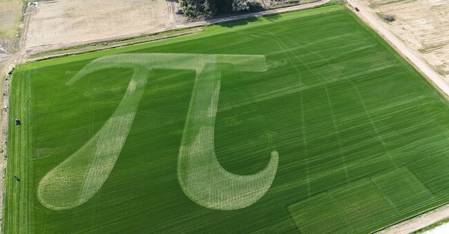 A giant Pi drawn on the grass by a robot celebrates 14 March - Il Sole ...