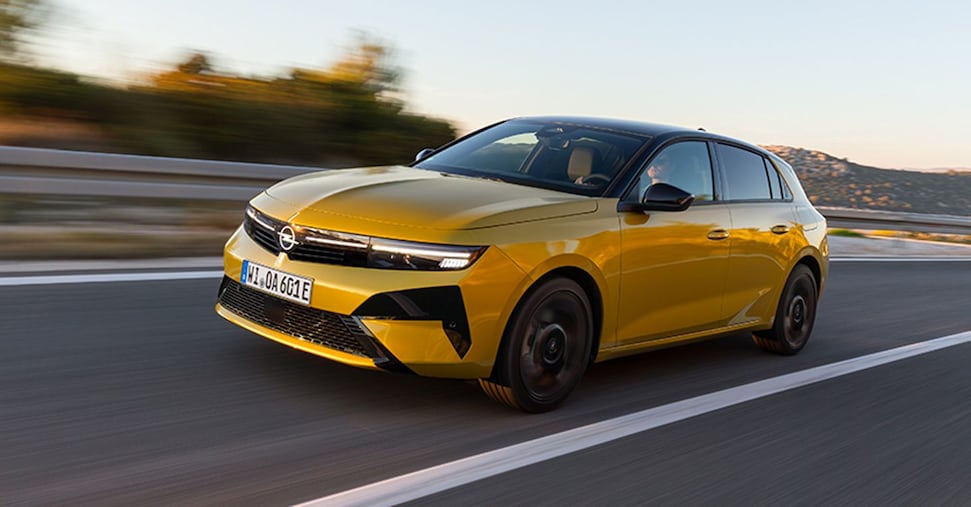 Opel Astra restyling, prova della compatta con il nuovo motore ibrido ...