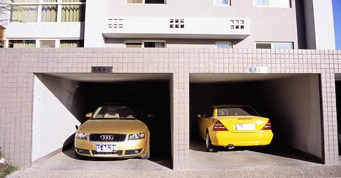 Proprietario solo di un box auto in condominio: quali spese deve pagare?