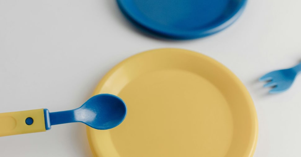 Piatti, posate, cannucce: dall’Ue nuovi parametri di produzione contro ...