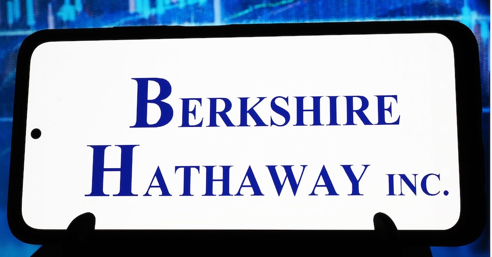 Berkshire Hathaway vende azioni e accumula record di cash. E gli utili ...