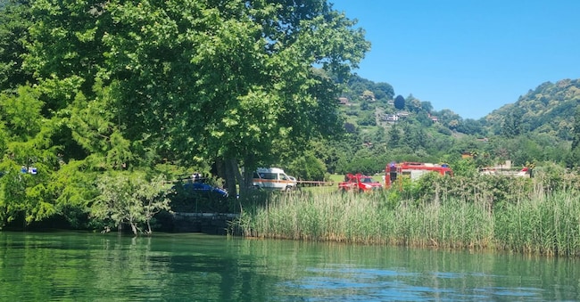 Helicopter crashes into Lake Maggiore, leaving one dead and three ...