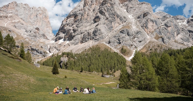In the Dolomites without a smartphone: Val di Fassa hosts the first ...