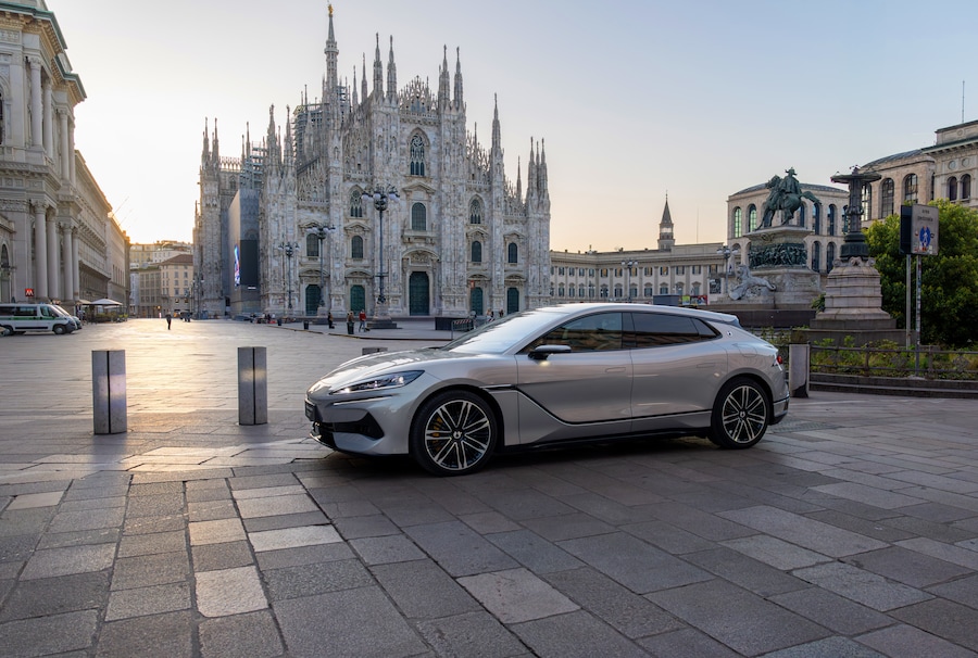 Denza Z9 Gt, tutte le foto in pista e su strada della shooting brake ...