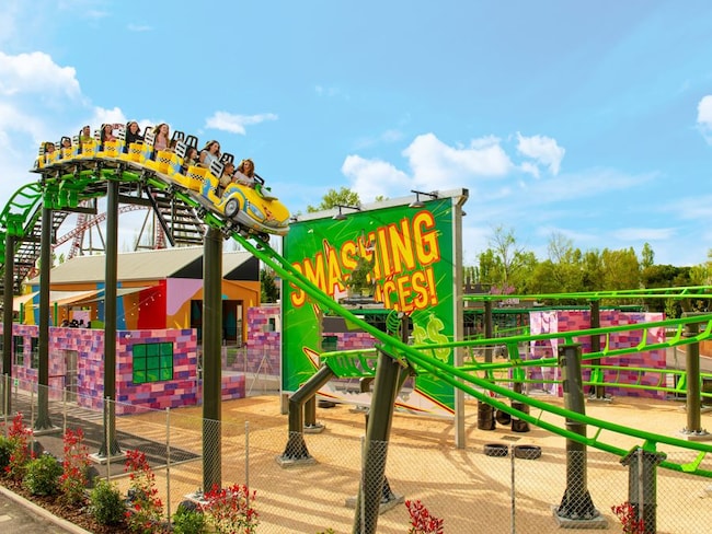 does paramount have a theme park