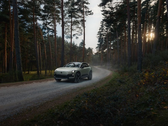 Volvo EX60, electric suv debuts with over 800 km range and lots of AI ...