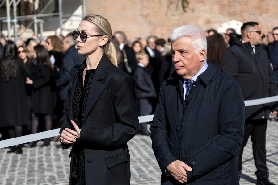 Valentino, a Roma l’ultimo addio: presenti vip della moda e del cinema ...