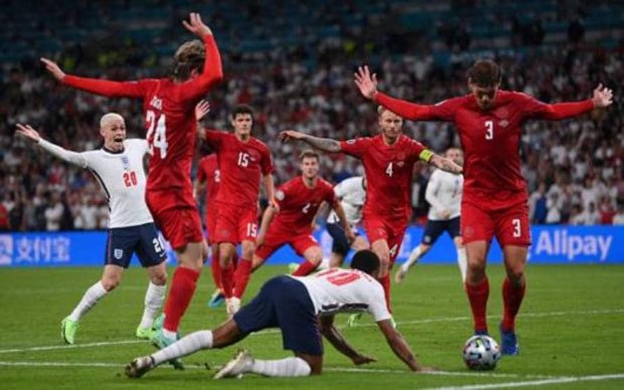 Euro2020, il rigore all'Inghilterra e il “tuffo” di Sterling: meme ...