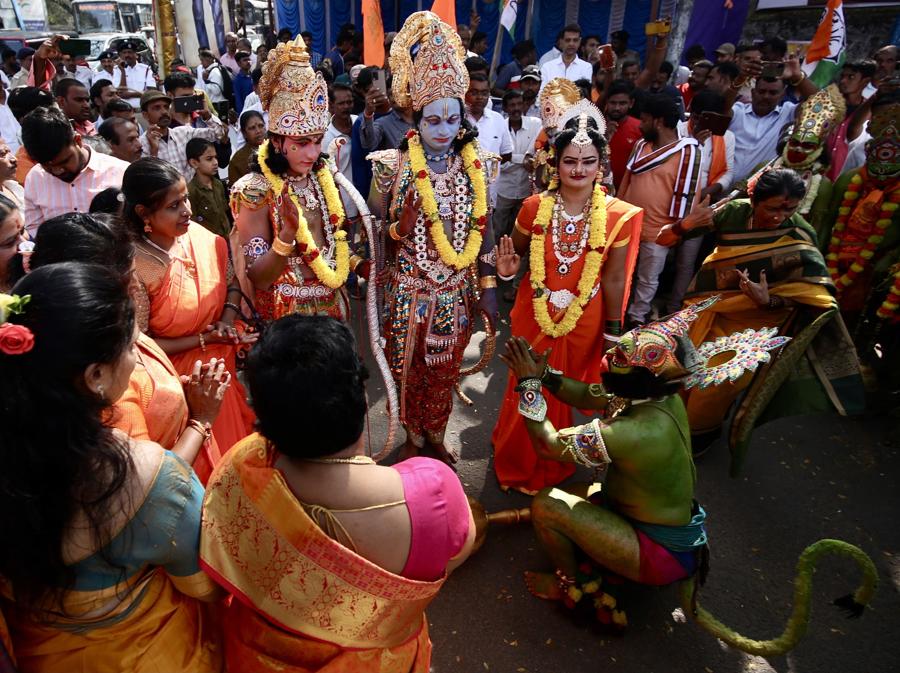 India, Modi inaugura grande tempio indù sulle ceneri di una moschea - Il Sole 24 ORE