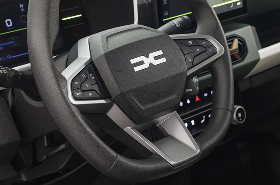 Dacia Spring 2024, gli interni della nuova citycar elettrica - Il Sole ...