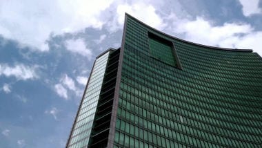 Intesa Sanpaolo lancia OPAS totalitaria su MPS - Il Sole 24 ORE
