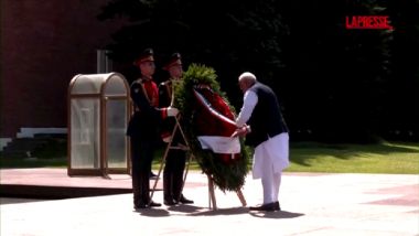 Russia-India, Modi a Mosca depone corona fiori a memoriale II Guerra ...