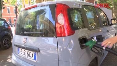 Caro carburante, prezzo benzina verde in autostrada sfonda i 2,3 euro ...