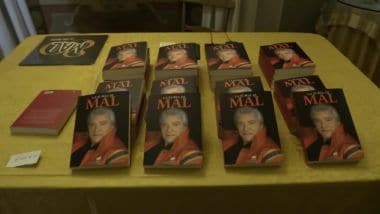 Mal dei Primitives compie 80 anni, li celebra raccontandosi in un libro ...