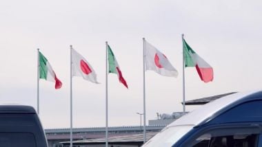 Meloni a Tokyo per incontrare premier Takaichi, l'arrivo all'aeroporto ...