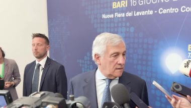 Adesione Ucraina all'Ue, Tajani: Aperto primo capitolo, ma non ...
