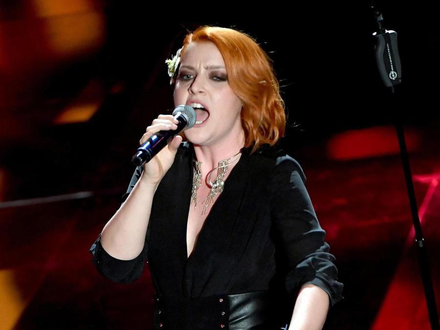 Da Michelle a Nina Zilli, make-up effetto glow e acconciature eleganti ...