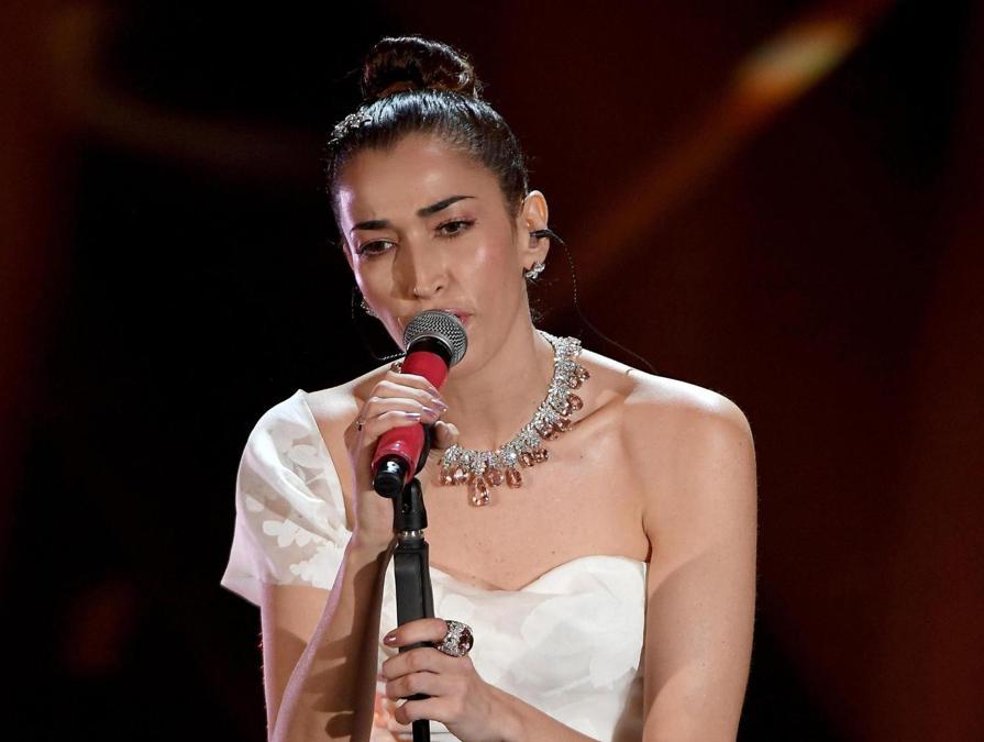 Da Michelle a Nina Zilli, make-up effetto glow e acconciature eleganti ...