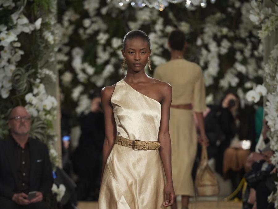 La sfilata donna Ralph Lauren nello store di Madison Avenue trasformato ...