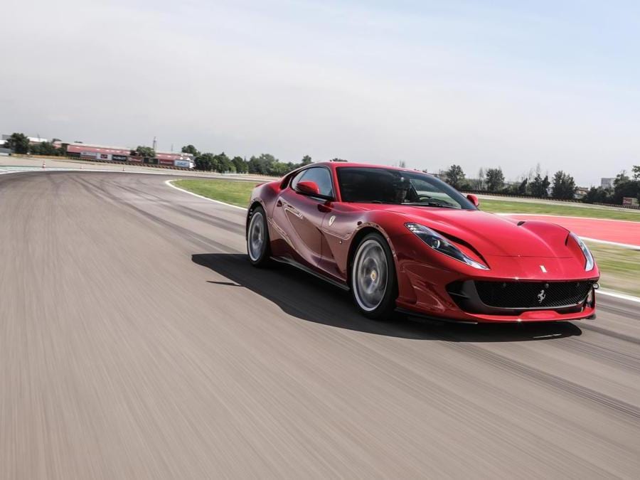 Ferrari 812 Superfast, le foto in pista e in strada del «mostro» da 800 ...