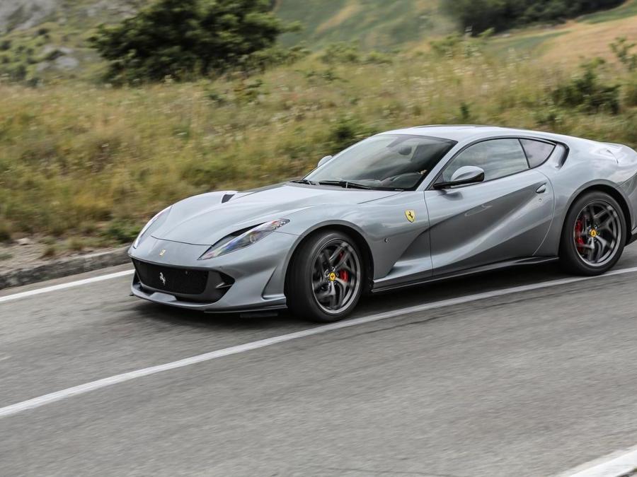 Ferrari 812 Superfast, le foto in pista e in strada del «mostro» da 800 ...