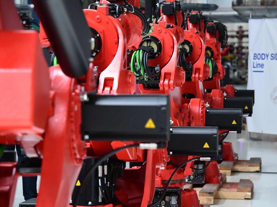Fiat 500 elettrica: i nuovi robot per costruirla - Il Sole 24 ORE