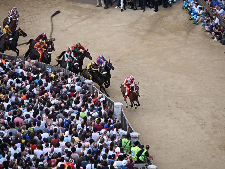 Siena, l'Oca vince il Palio dell'Assunta - Il Sole 24 ORE Siena, l'Oca vince il Palio dell'Assunta - Il Sole 24 ORE