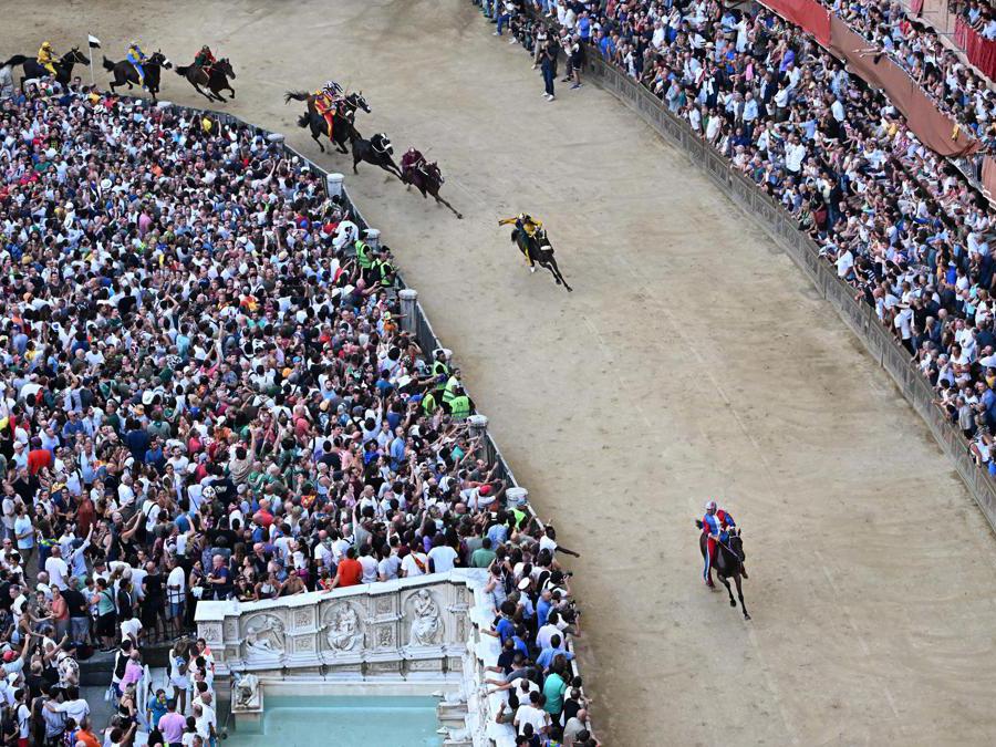Siena, l'Oca vince il Palio dell'Assunta - Il Sole 24 ORE Siena, l'Oca vince il Palio dell'Assunta - Il Sole 24 ORE