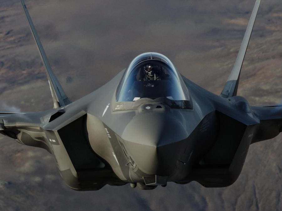 Operazione Nato, caccia F35 italiani in volo sopra l'Islanda - Il Sole ...