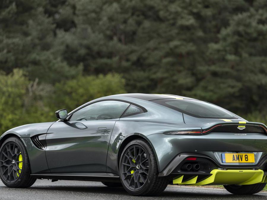 Aston Martin Vantage AMR: la sportiva da 510 cv con cambio manuale - Il ...