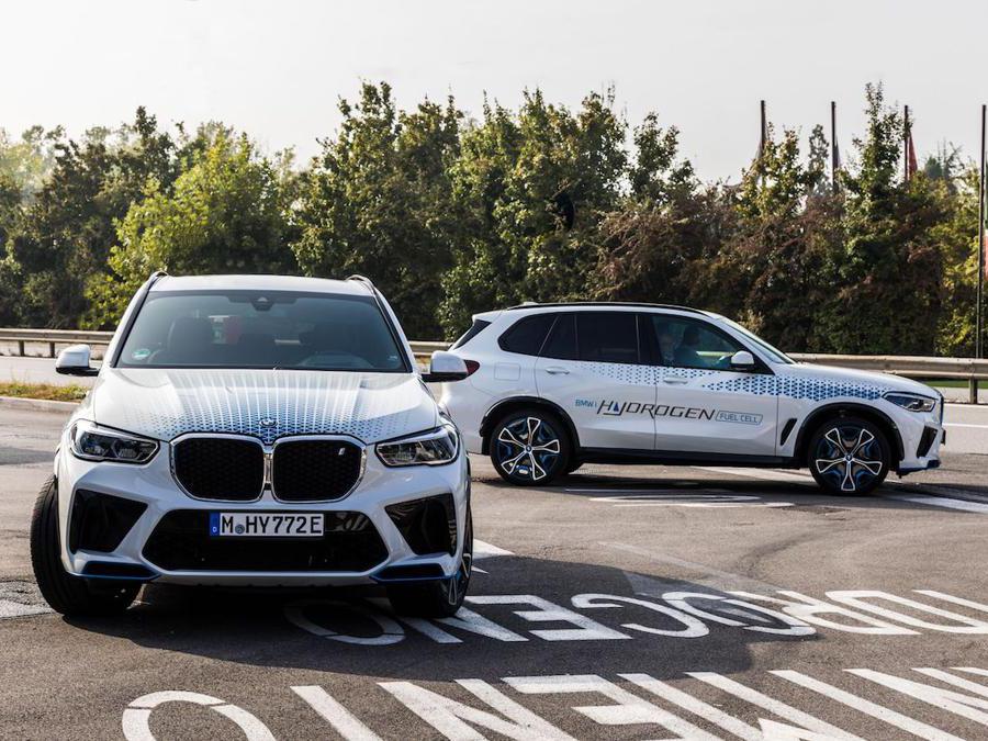 Bmw iX5 Hydrogen, le foto della prova dell’elettrica a carica veloce ...