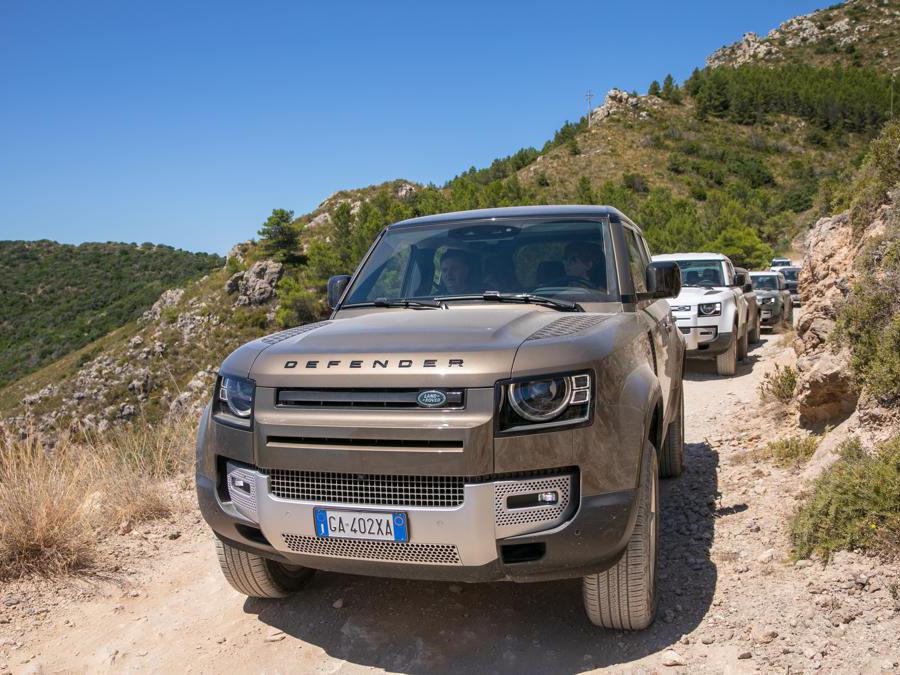 Land Rover Defender, tutte le foto in fuoristrada - Il Sole 24 ORE