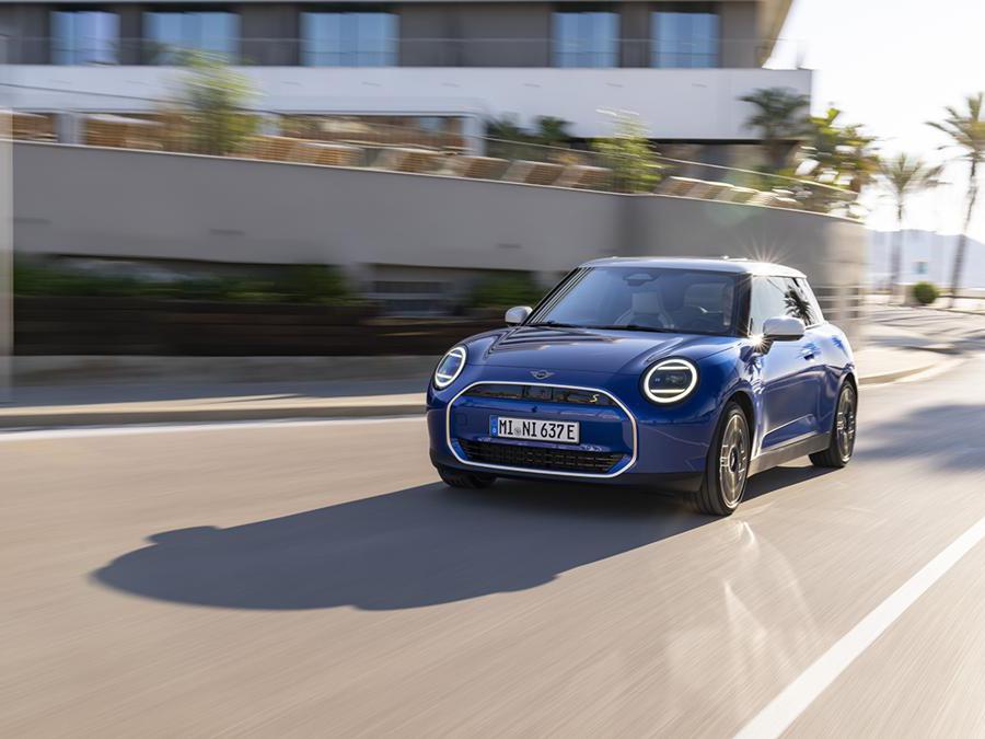 Nuova Mini Cooper elettrica su strada, le foto della Cooper SE - Il ...