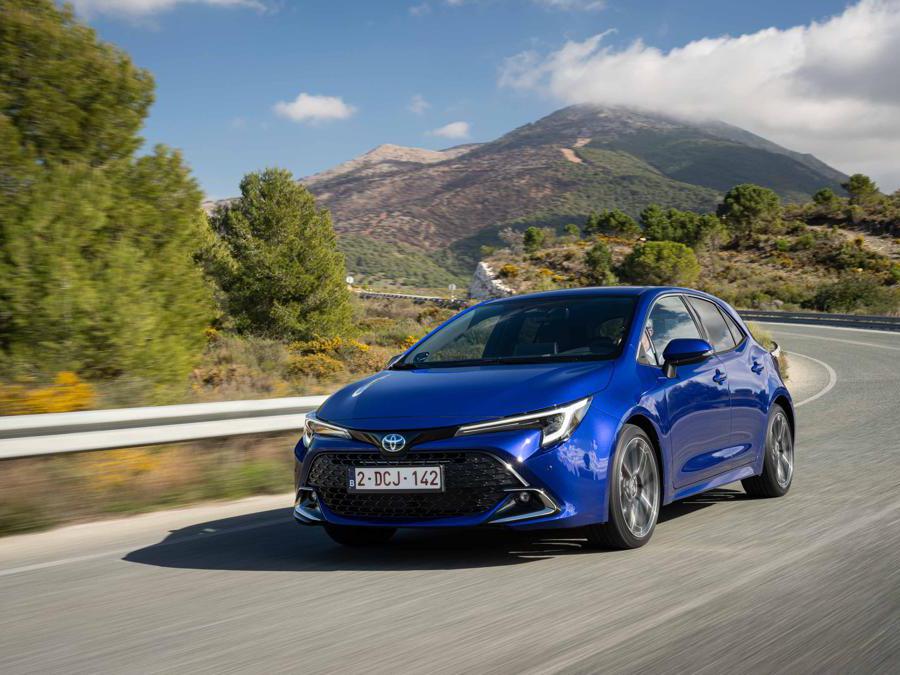 Toyota Corolla restyling, tutte le foto della hatchback 2023 - Il Sole ...