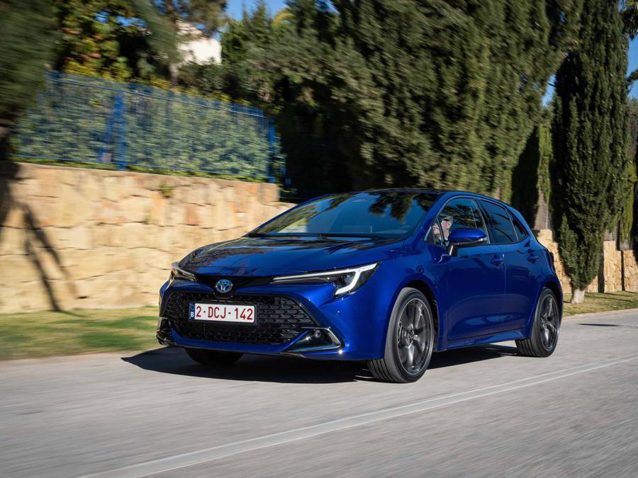 Toyota Corolla restyling, tutte le foto della hatchback 2023 - Il Sole ...