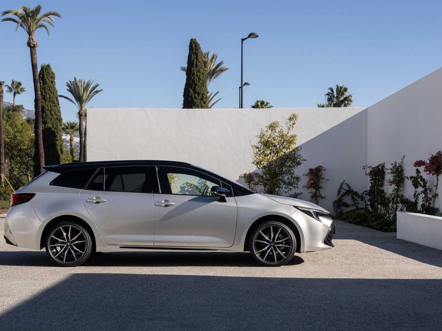 Toyota Corolla Touring Sport ibrida, tutte le foto del restyling 2023 ...